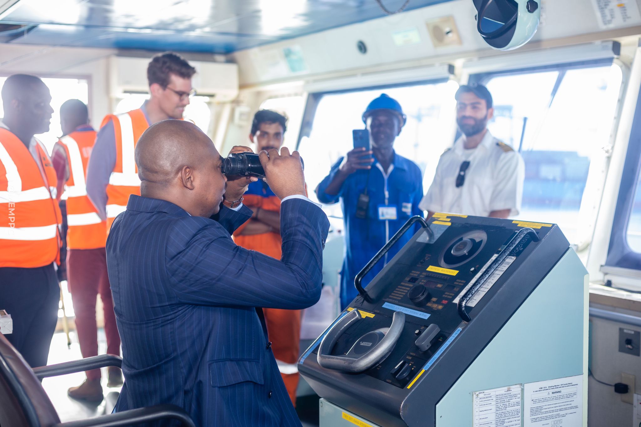 Installation du système d'identification automatique AIS 2.0 sur le ...